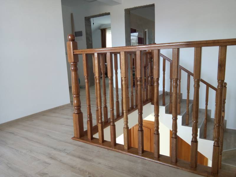 Balustrada din lemn de interior M7