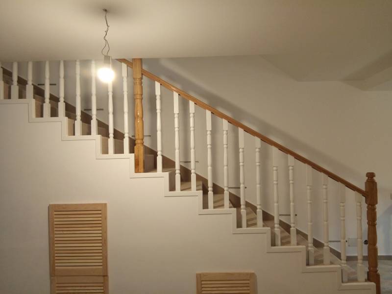 Balustrada din lemn de interior M8