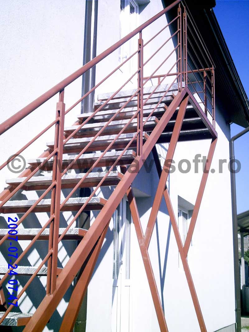 Scari exterioare pe structura metalica