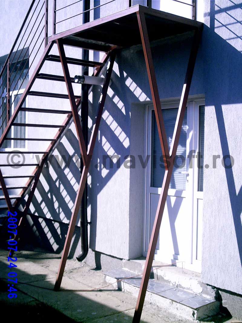 Scari exterioare pe structura metalica